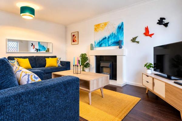 Spacious 4-bed Contractor House With Parking And Fast Wifi In Luton By Jesswood Properties - Luton