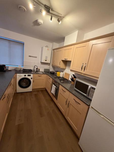 3br Ipswich Apt | 6 Beds | Parking | Near Station - Ipswich