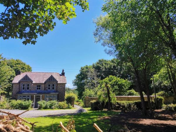 Ty Bryn Adda - Historic 19th Century Country House - North Wales