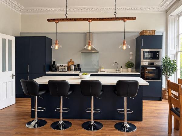 Boutique Coastal Apt | Sleeps 6 | By Wsm Beach - Weston-super-Mare