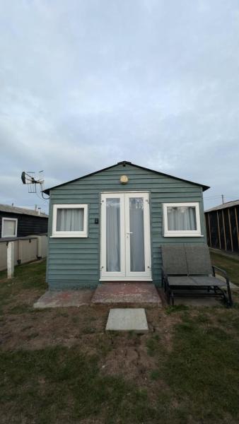 Chalet Stay Or Chalet Go Now - Whitstable