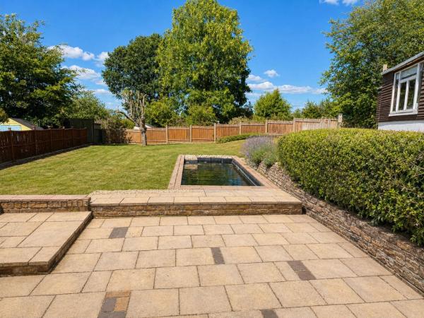 Modern 2-bed House With Garden Quiet Street, Easy London Watford Access - Watford