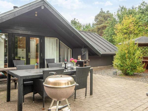 6 Person Holiday Home In Fårvang - Tanska