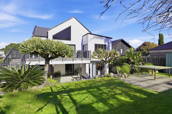 Barefoot On Ocean - Tauranga