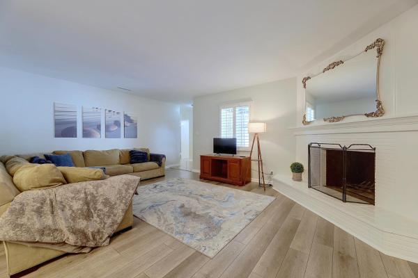 1 Mi To Dtwn Downey + Fenced Yard! - ダウニー, CA