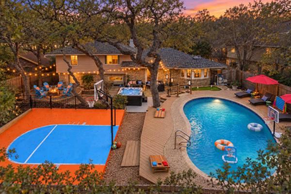 The Lone Star Luxe - Pool - Hot Tub - Sport Court - San Antonio