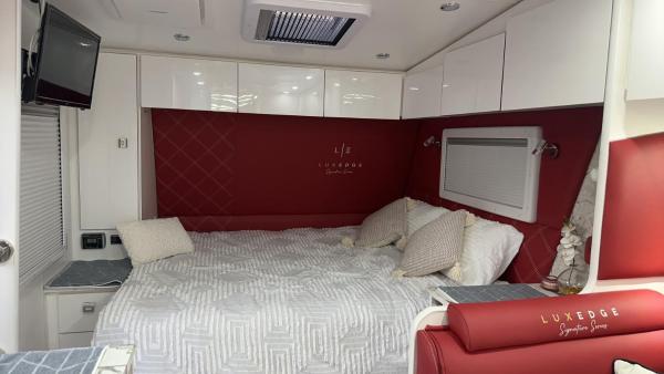 Luxury Modern Caraven In Canley Heights - Sydney