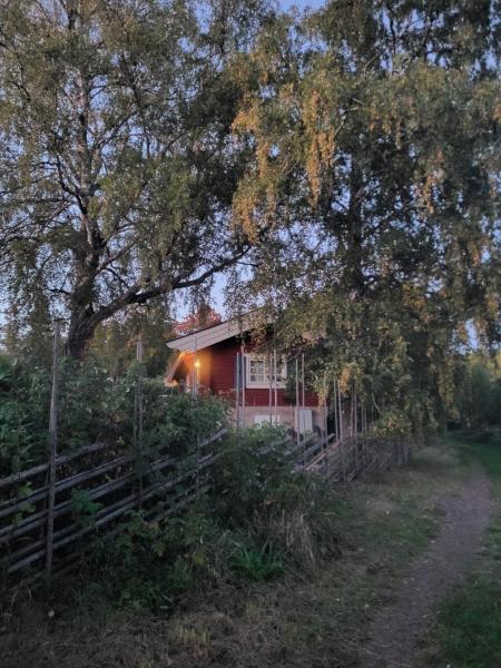 Litet Gårdshus Med Utsikt öVer äNgar Och Sjö - Karlstad