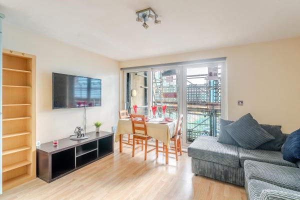 Spacious 3-bed Near Manchester Airport For Contractors, Crew And Travellers - Altrincham