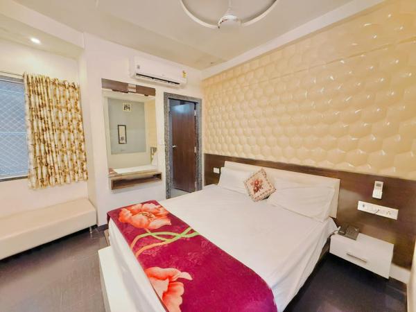 Hotel Shreenath Aashray 966o9o1oo6 Just 30mtr 2min Walking Only To Shreenathji Temple - Nathdwara