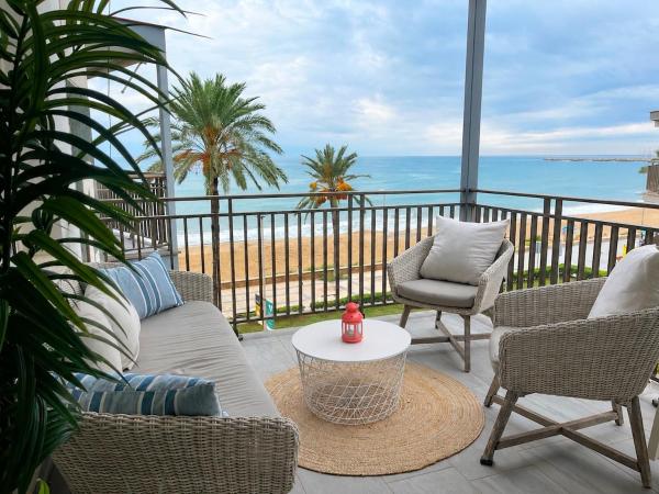 Beachfront Apartment Costa Palmera 3 Br & 2 Baths - Cunit