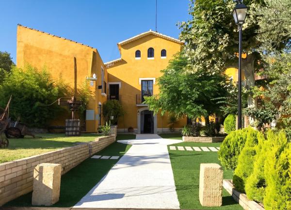 Spacious Villa In Can Trabal With Private Pool And Jacuzzi 980 M² - Vilafranca del Penedès