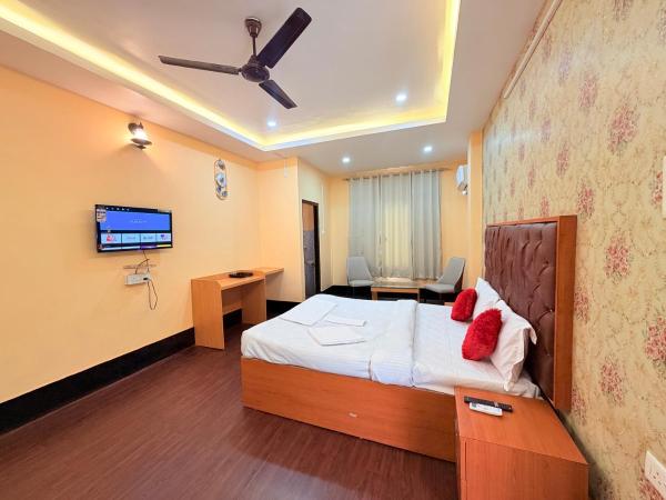 Hotel Lavish Grand - Assam