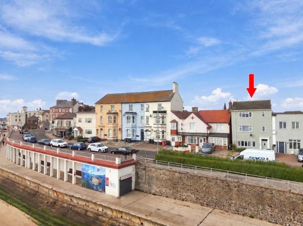 Newly Renovated 3-bed Beachfront Parking - Walton-on-the-Naze