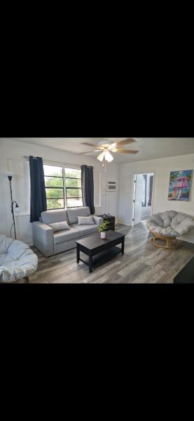 2 Bedroom Apartment Great Living Room Sunny Days Motel - 坦帕