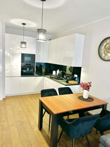 Mokotów Airport Premium Apartment By Sara, Chopin Airport, Free Uderground Garage, łAdowarka Ev - Varsó