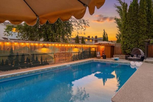 The Evergreen Château - Pool & Hottub - Barrel Sauna - Gym - Edmonton