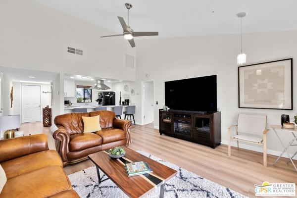 Palm Desert Golf Condo Fairway And Mountain Views - Palm Desert, CA