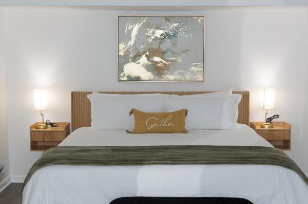 Modern Studio Gem King Bed Near Medical District - Dallas, TX