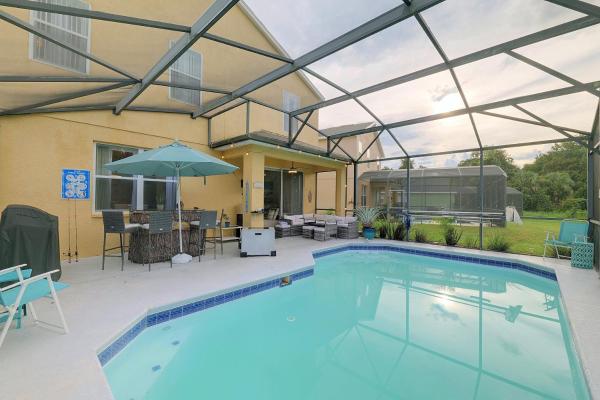 Lanai, Pool & Patio Bar! Spacious Home Near Wdw - Davenport, FL