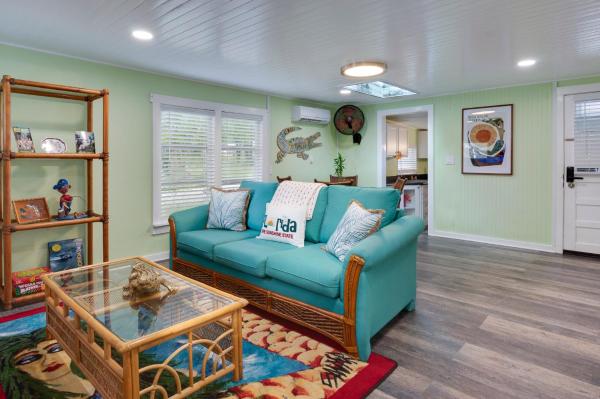 Bayport Bamboo Bungalow - Hernando Beach, FL