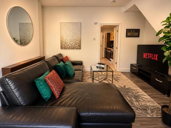2 Bed House In St Helens, Sleeps 4, Ideal For Budget Stays, Contractors, Families & Long-term Bookings, Offers Available - Warrington, United Kingdom