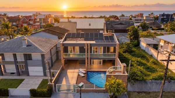 Casa Alto Padrão Com Piscina Aquecida A 200 Metros Da Praia Em Balneário Atami - Paranaguá