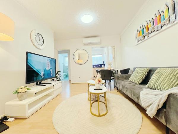 Cozy Family Apartment In Epping Walking Distance To Shopping District Close To Train Station - Hornsby