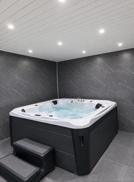 The Luxe Hot Tub House - Manchester