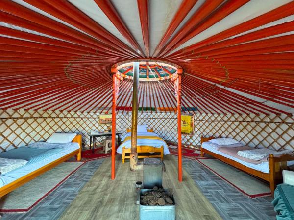 Authentic Mongolian Nomadicfamily Near Ulaanbaatar - 蒙古