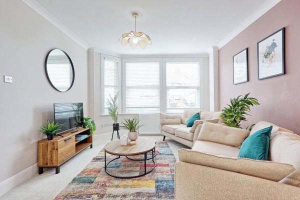 Caulfield House , 2-bedroom Coastal Home - Southend-on-Sea