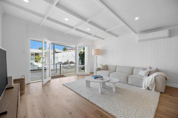Parkside Pool Retreat - Coastal Chic Escape - Adelaide