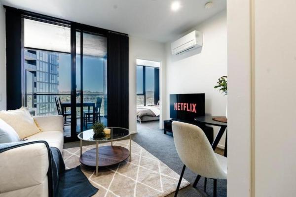 Sky-high 2br Grazier Lane Belconnen Apartment Gem Near Westfield - Resort-style Pool & Garden-spa-cinema - Canberra