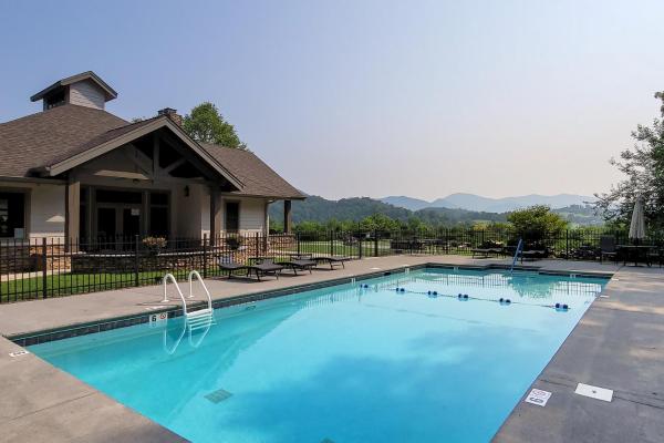 Pristine & Peaceful Condo Sleeps 6 Shared Pool & Townsend Timbers - Townsend, TN