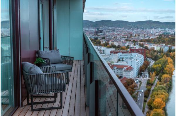 Great Apartment With View And Heated Rooftop Pool - Schwechat