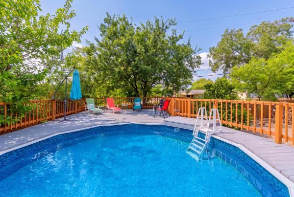 Pool, Game Room & Fire Pit Near Medical Center - San Antonio, TX