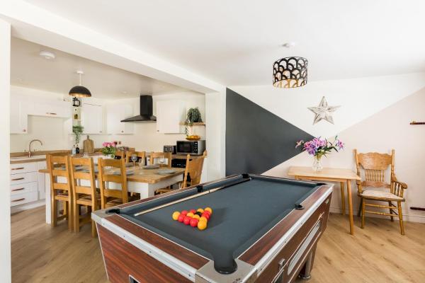 Two Neighbouring Houses In Cotswolds-sleeps 18 - Pass The Keys - Stroud, UK