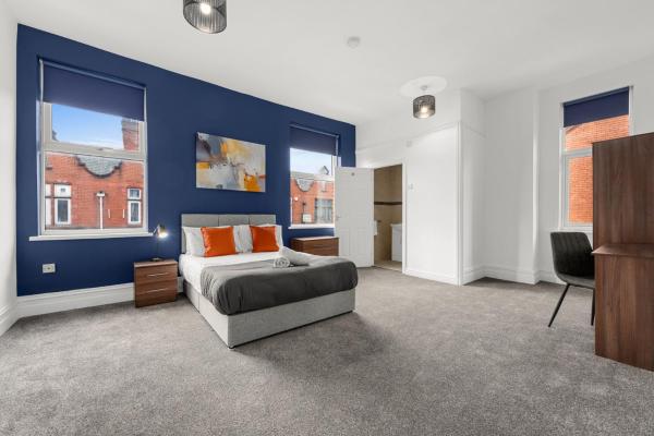 Spacious 4 Bed Home | Easy Access Manchester - 볼튼