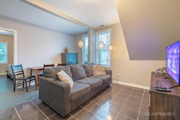 4 Bedroom Entire Apartment Close To Downtown - Free Parking - Worth, IL