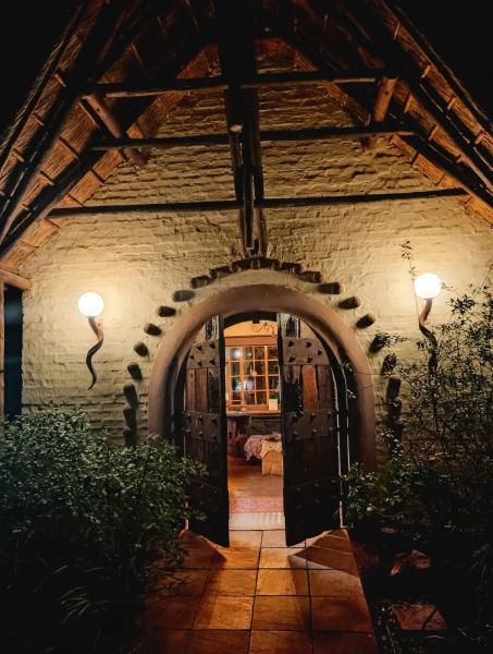 African Silhouette Guesthouse 18 Min From Airport Shuttle Included - Benoni