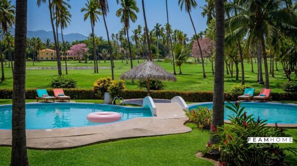 Terraza, Palapas Y Alberca Frente Al Golf - Zihuatanejo