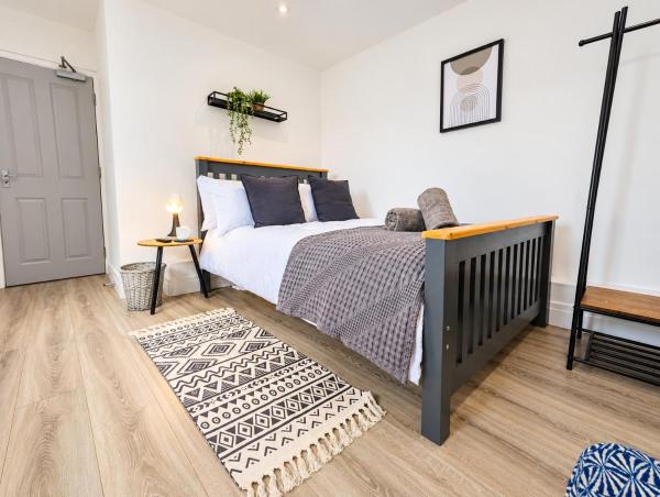 Workstay Portsmouth Rooms With Ensuite & Shared Bathrooms - Hampshire