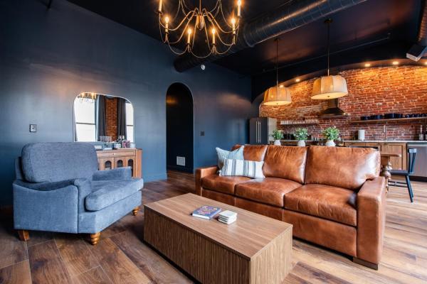 Hollyhock Suite 401 - New Albany, IN