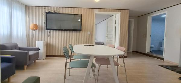 빠레트 철길 연남 White Linen House - Seoul