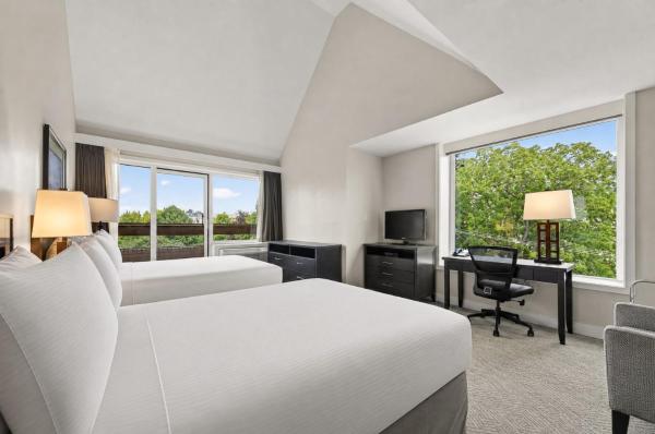 The Embassy Inn - Victoria