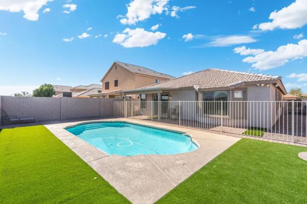 Sunny 4br Getaway W Private Pool - Goodyear, AZ