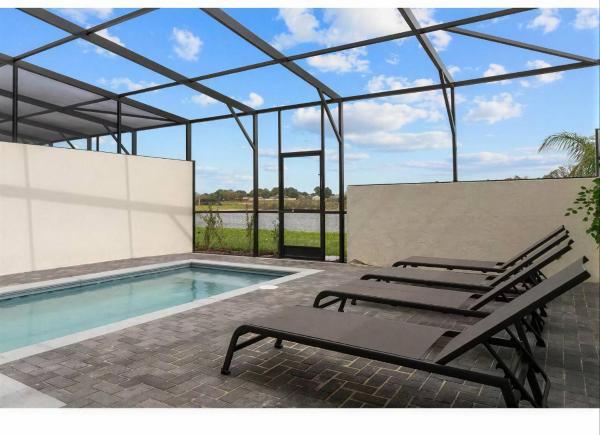 5 Bedrooms Townhouse W Pool - Haines City, FL