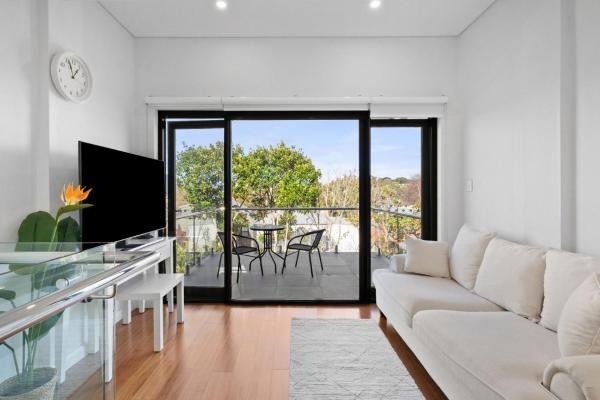 Birchgrove Terrace - Courtyard & Harbour Living - Strathfield