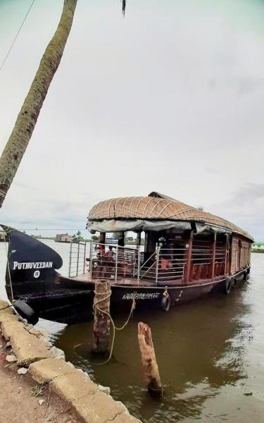 2 Bed Room House Boat With Overnight Stay - Kumarakom
