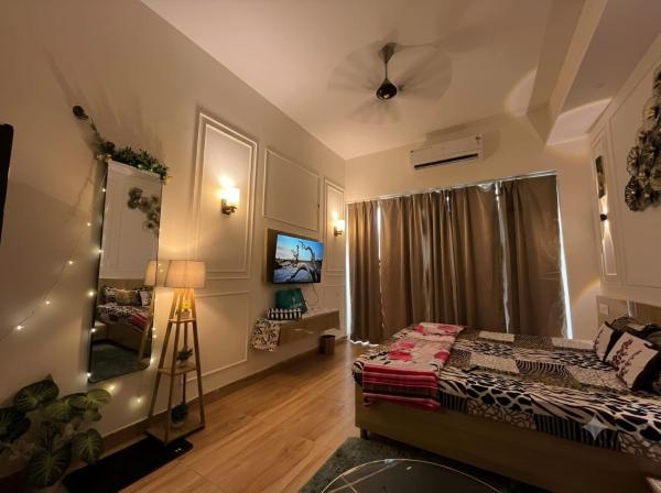 Skyline Serenity Luxury Suite - Noida